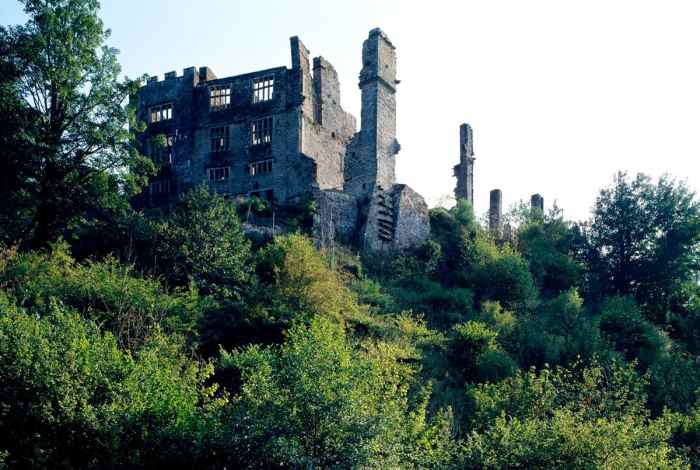 The Ghosts of Haunted Berry Pomeroy Castle - HubPages