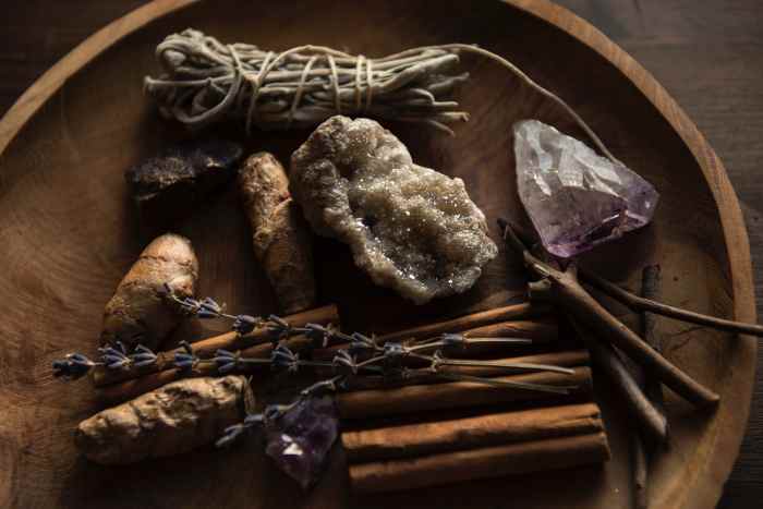 How to Set up a Wiccan or Pagan Altar for Beginners on a Budget - HubPages