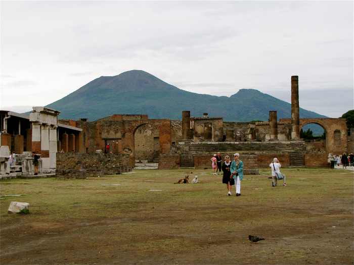3 Active Italian Volcanoes: Etna, Stromboli, and Vesuvius - HubPages