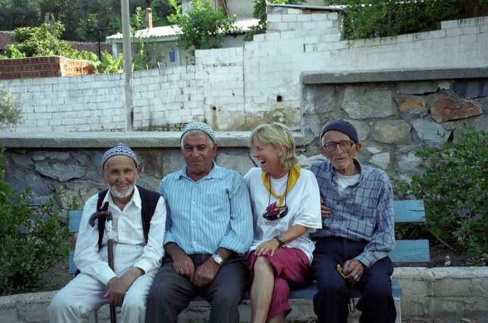The First Woman to Walk Around the World: The Story of Polly Letofsky ...