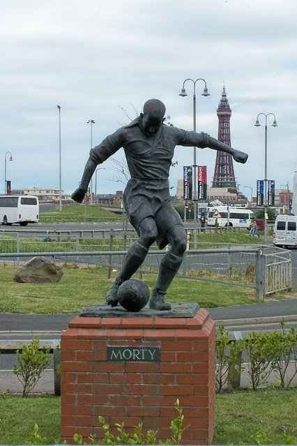 Top 11 English Football Players' Statues - HubPages