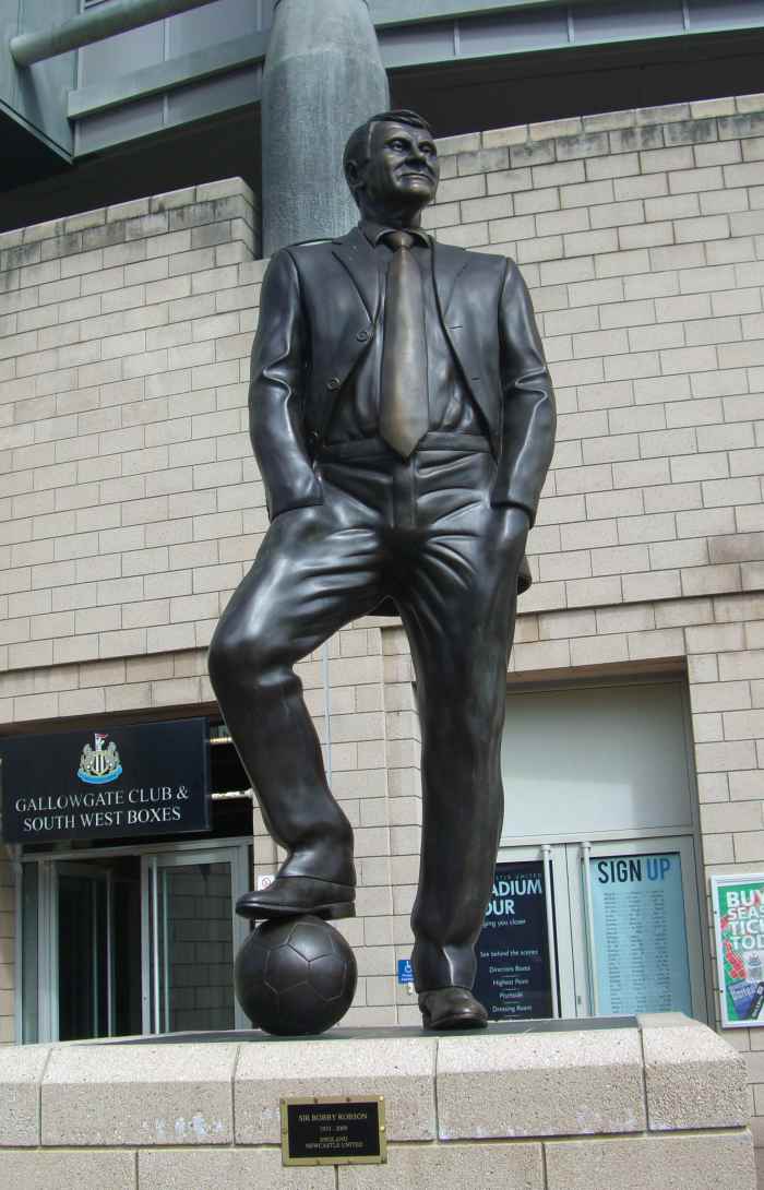 Top 11 English Football Players' Statues - HubPages