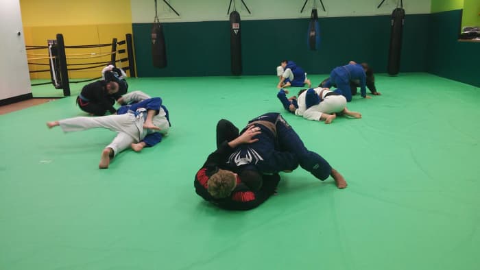Advanced Knee Cut Pass Variations: A BJJ Tutorial - HubPages