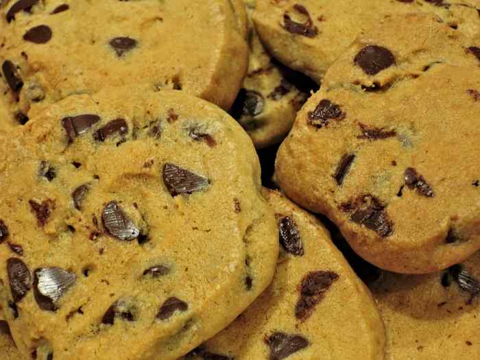 Best Crispy Chocolate Chip Cookies Recipe and Tips - HubPages