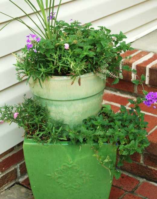 How to Stack Flower Pots and Planters for Tiered Designs - HubPages
