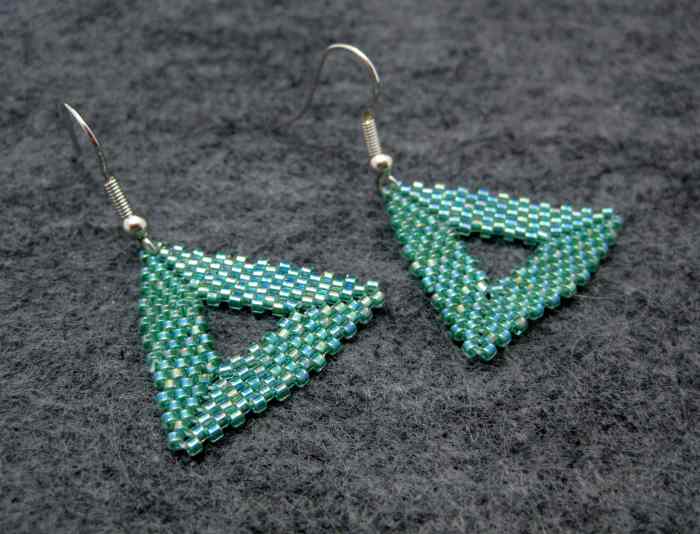 Free Bead Weaving Pattern Instructions: Beaded Peyote Stitch Triangle ...