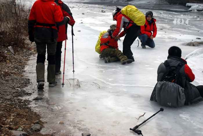 How to Avoid Slipping on Ice and Snow - HubPages