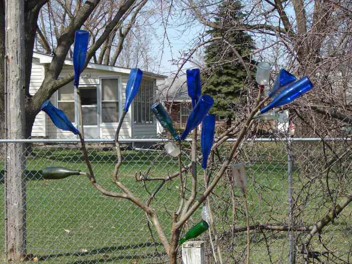 Bottle Trees: Southern Spirit Catchers with African Roots - HubPages