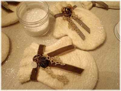 36 Cool Craft Ideas Using Gloves or Mittens - HubPages