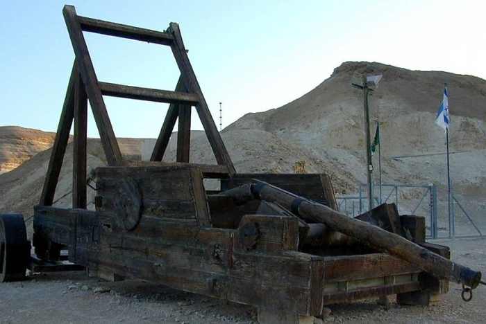 Roman Weaponry, Ancient Artillery & Siege Weapons, Catapults, Balistas ...