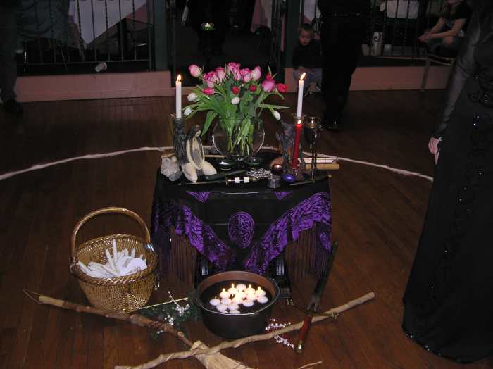 Ideas for Creating a Pagan Altar - HubPages