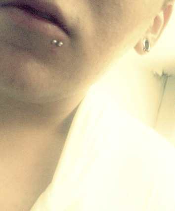 All You Want to Know about Labret Piercing - Types, Aftercare, Healing ...