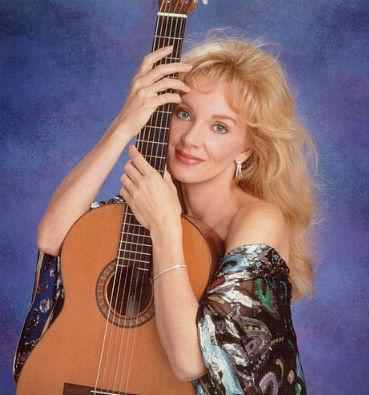 Women of the Guitar, 10 of the Best Female Guitarists in History - HubPages