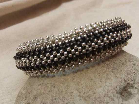 Right Angle Weave Beadweaving Technique: Why It's So Versatile - HubPages