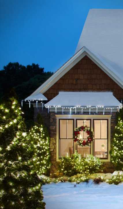 How to Decorate Your Home for the Holidays With Evergreen Wreaths ...