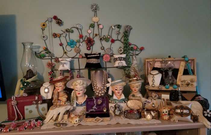 Collecting Lady Head Vases - HubPages
