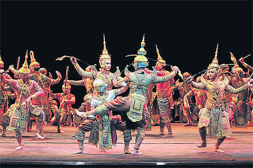 9 Traditional Asian Folk Dances: From Apsara to Tinikling - HubPages