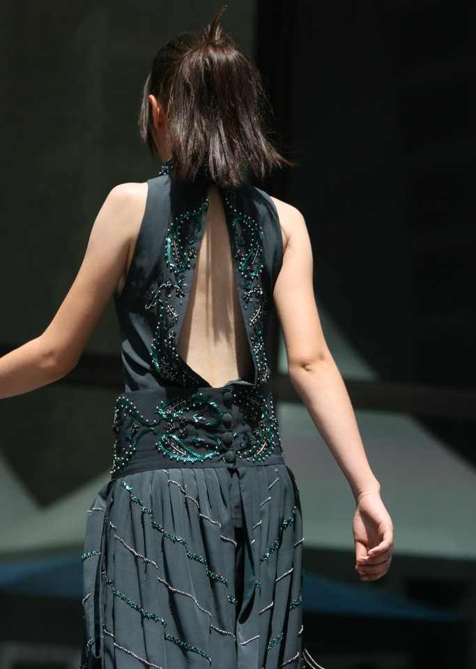 Style Tips on How to Wear a Backless Dress - HubPages