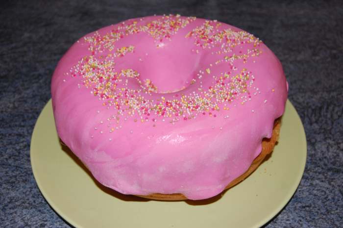How to make a Simpsons cake. A Homer Simpson eating a donut birthday ...