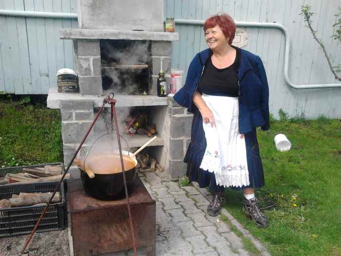 Authentic Hungarian Goulash (Gulyas) Recipe - HubPages