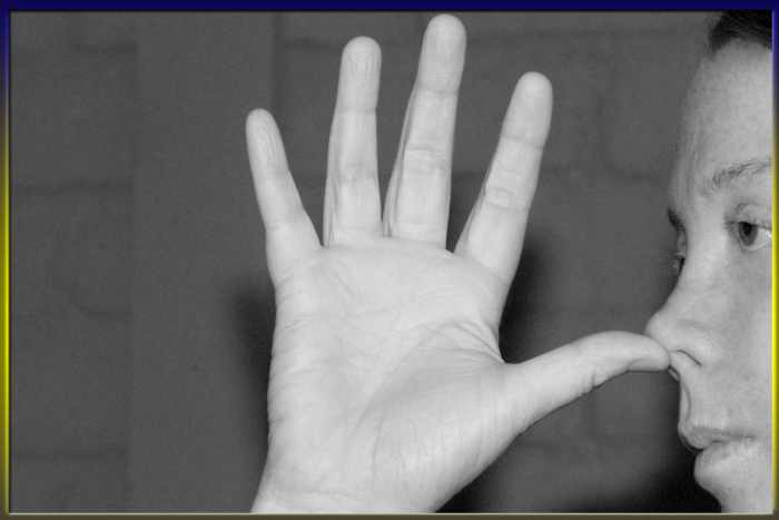 25 Hand Gestures from Around the World, A Photo Guide - HubPages