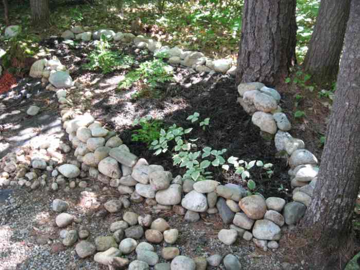 Landscaping with Stone Borders - HubPages