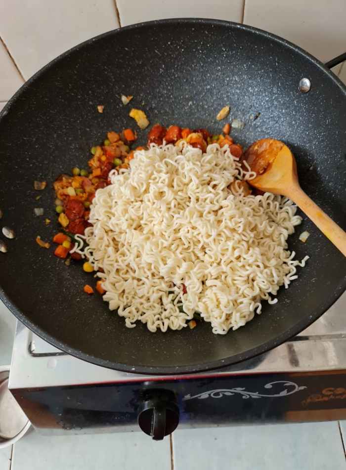 How to Make Malaysian Maggi Goreng (Fried Maggi) - Delishably
