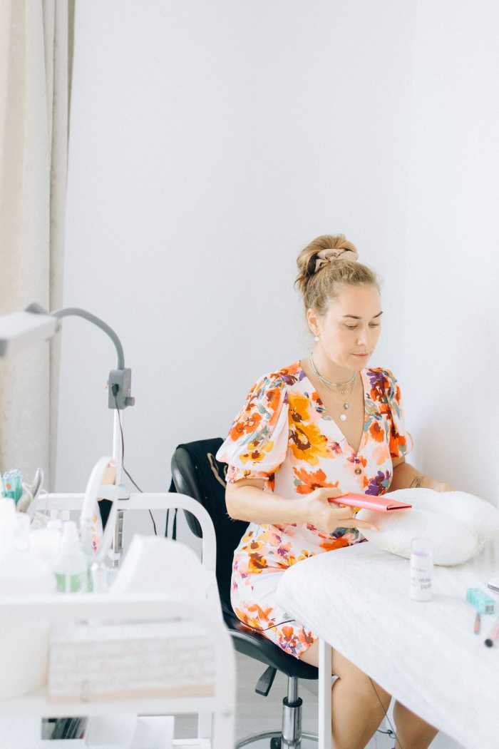 How to Start a Successful Lash Extension Business in 2022 - HubPages