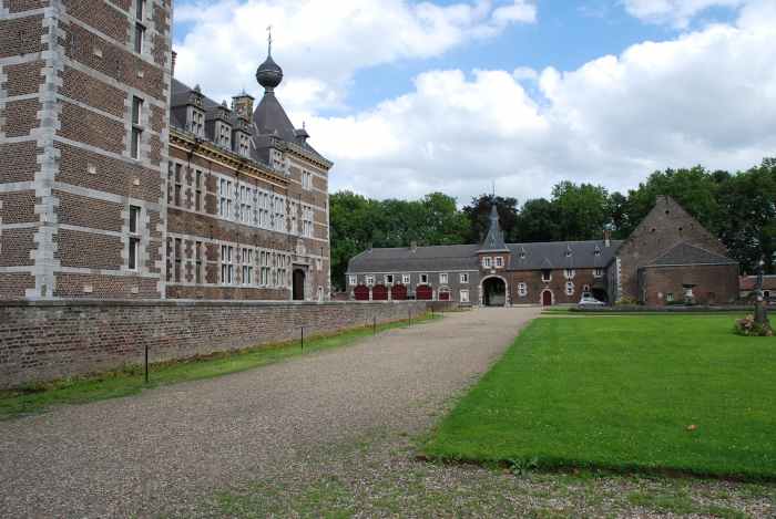 Visiting Eijsden, The Netherlands and its remarkable, moated castle: a ...