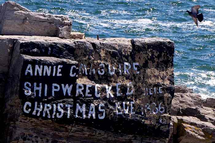 Haunted Maine Lighthouses: A Book Review - HubPages