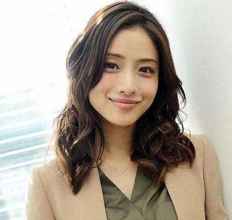 Woman's Guide: Asian Romantic Long Hairstyles for Round Faces that ...