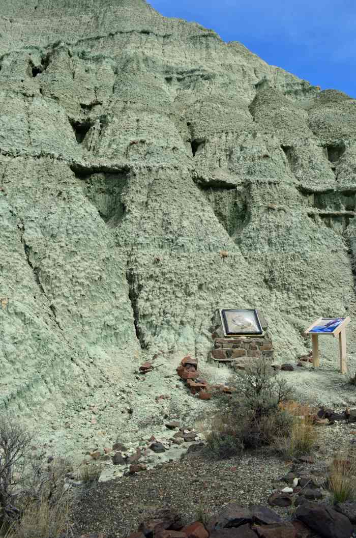 Hiking In Central Oregon - The Blue Basin Trails - HubPages