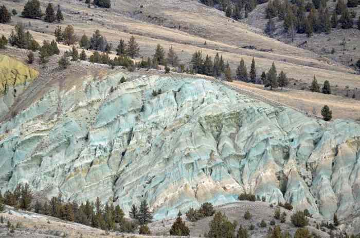 Hiking In Central Oregon - The Blue Basin Trails - HubPages