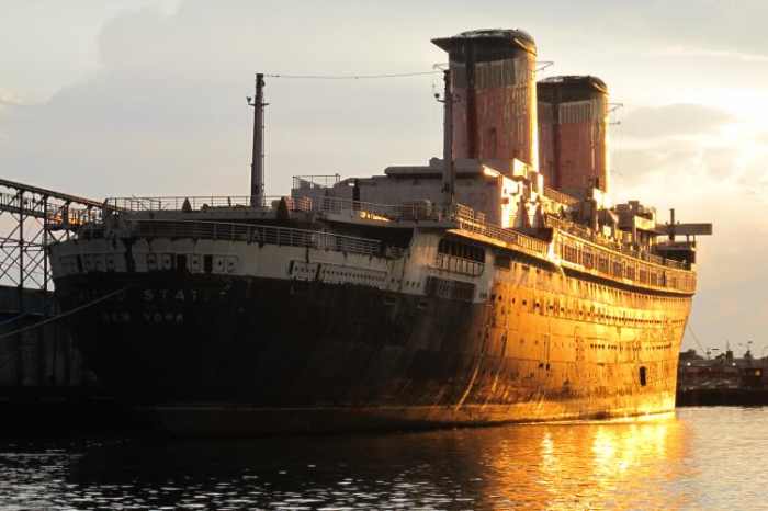 The Last Ocean Liner: Whatever Happened to the SS United States? - HubPages