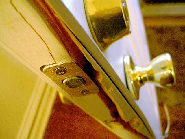 4 Types of Affordable Door Security Devices for Your Home - HubPages
