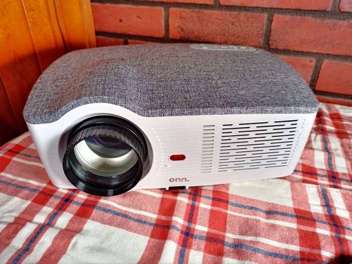 Review of the Onn 720p HD Projector - HubPages