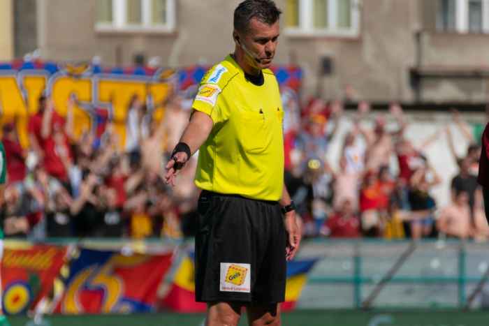 23 Football Referee Signals With Images and Meanings - HubPages