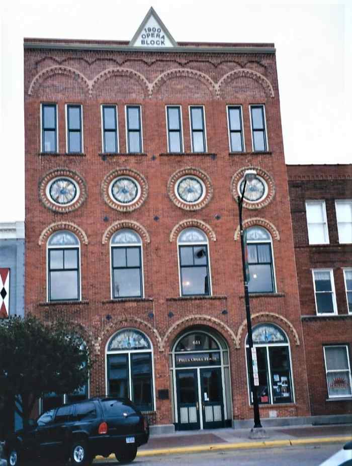 Pella, Iowa: Dutch Heritage, Tulip Time, and More! - HubPages