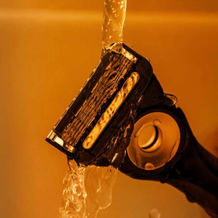 The Gillette Gillettelabs Heated Razor Travel Kit Brings The Heat To ...