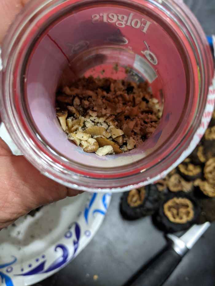 Black Walnuts - Picking the Nutmeats - HubPages