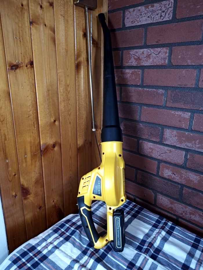 Review of the Omote Cordless Leaf Blower - HubPages