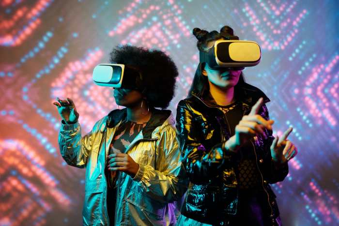 How Will VR Change the Entertainment Industry? - HubPages