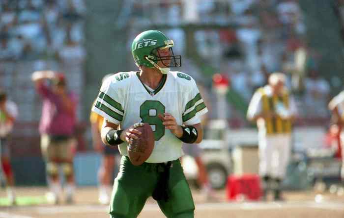 66 Quarterbacks With the Largest Hand Sizes in NFL History - HubPages