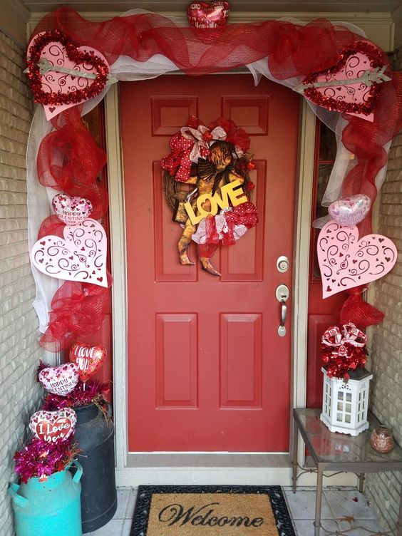 65+ Romantic Valentines Day Porch Decor Ideas to Welcome Love to Your ...