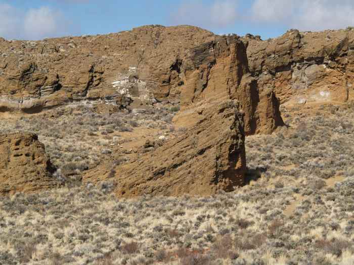 Exploring Fort Rock, Oregon - An Amazing Geologic Formation - HubPages
