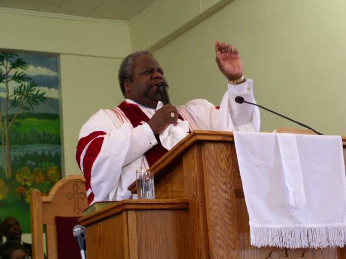 10 Easy Ways to Put a Smile Upon Your Pastor's Face - LetterPile