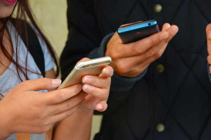 12 Disadvantages of Texting - HubPages