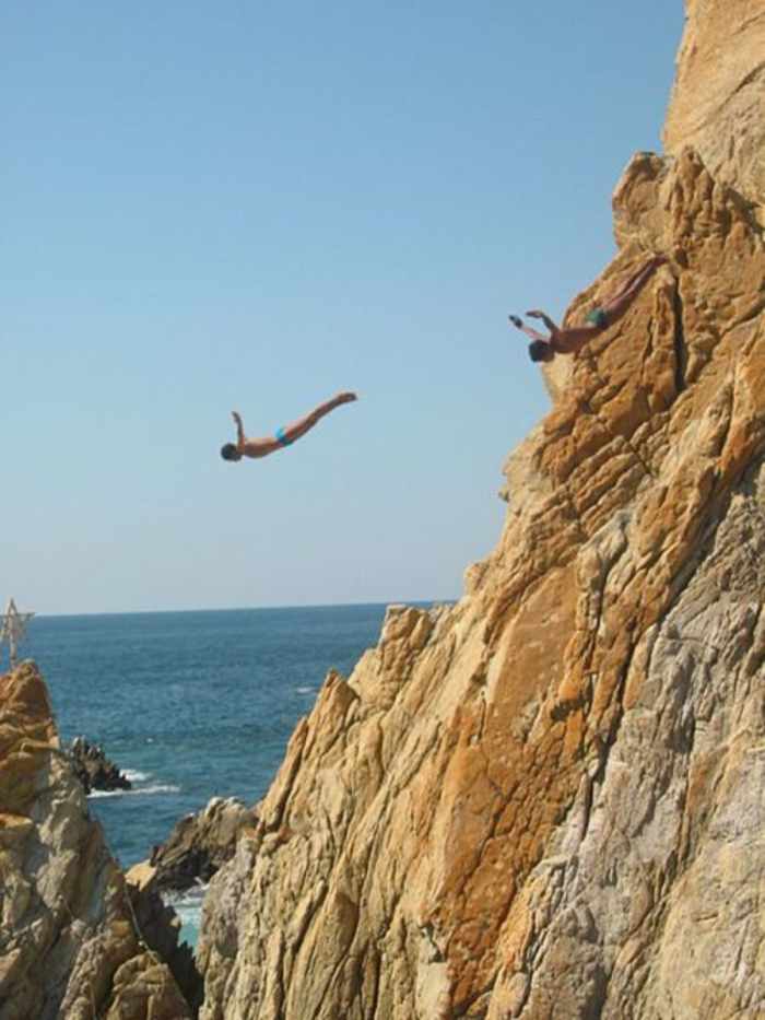 Acapulco Cliff Divers and Their Daring Feats - HubPages