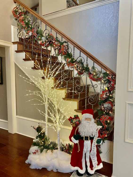 50+ Enchanting Christmas Stairway Decor Ideas - HubPages