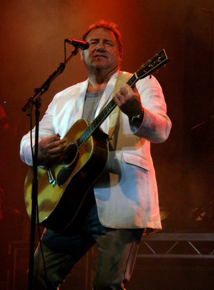 The Story Behind the Song "I Believe In Father Christmas" by Greg Lake ...